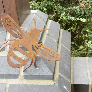 Rusty Metal Honey Bee Garden Decor / Bumble Bee Garden Ornament / Rusty ...