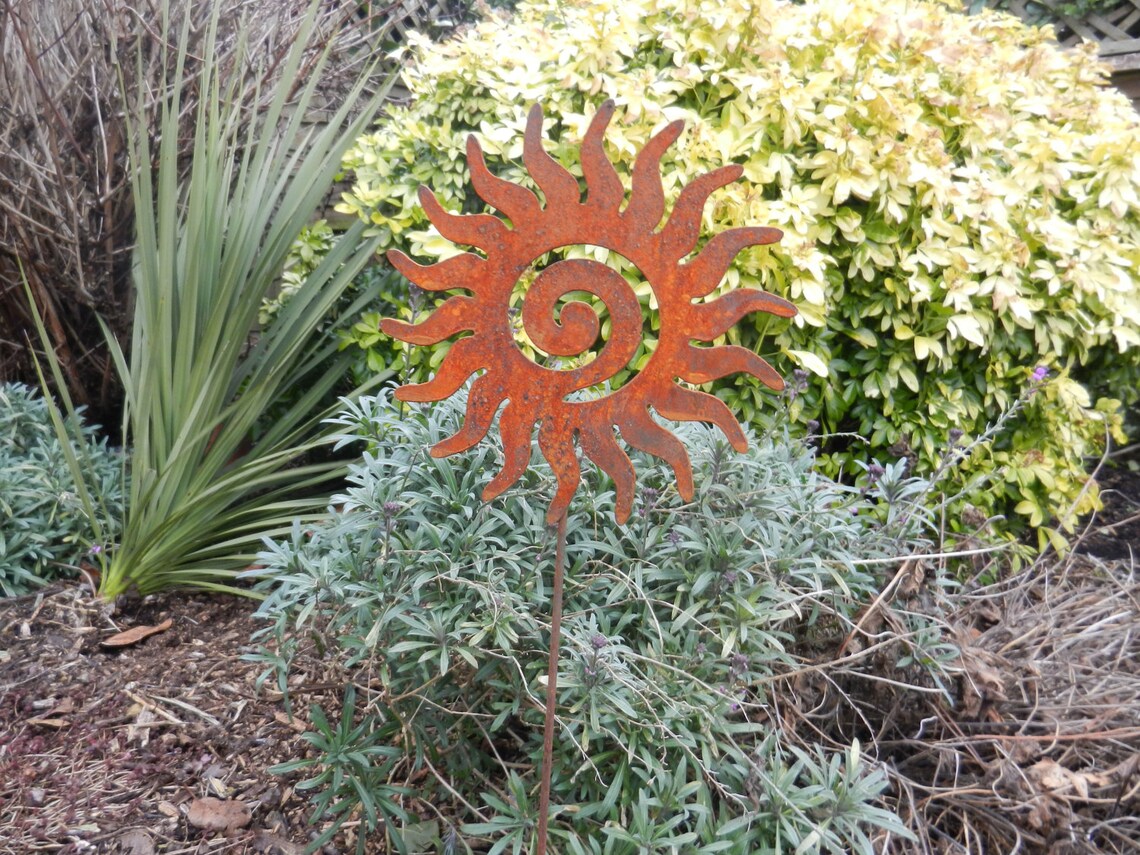 Rusty Sun Garden Decoration / Garden Gift / Sun Stake / Metal - Etsy