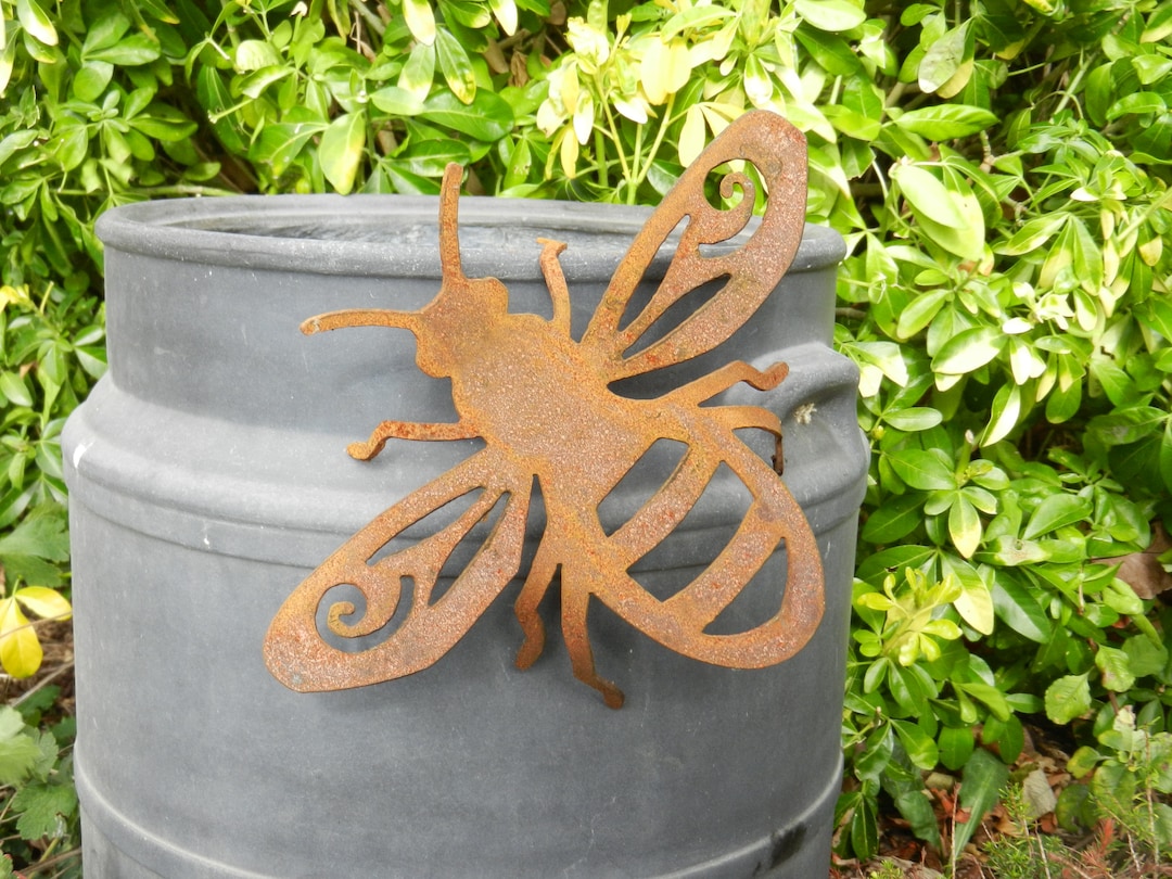Rusty Metal Honey Bee Garden Decor / Bumble Bee Garden Ornament / Rusty ...