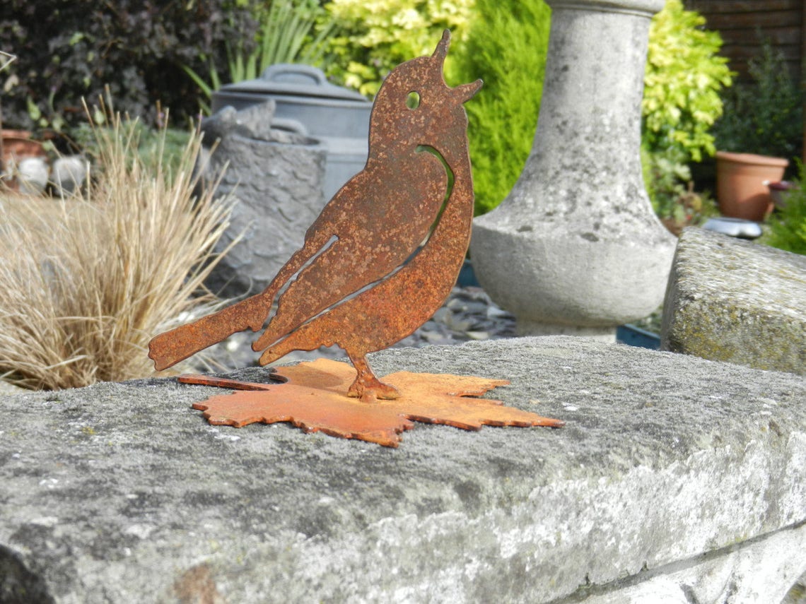 Rusty Metal Robin Garden decor / Rusty Bird Sculpture / Rusty | Etsy
