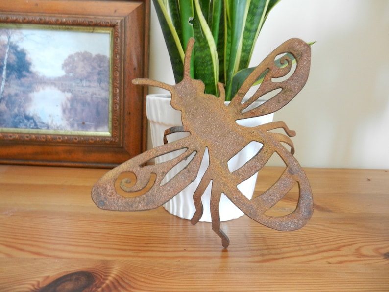 Rustic Bee Home Decor / Honey Bee Plant Pot Decoration / Rusty - Etsy