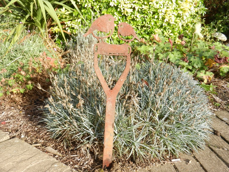 Robin on Spade Garden Decoration / Bird Garden Gift / Rusty - Etsy