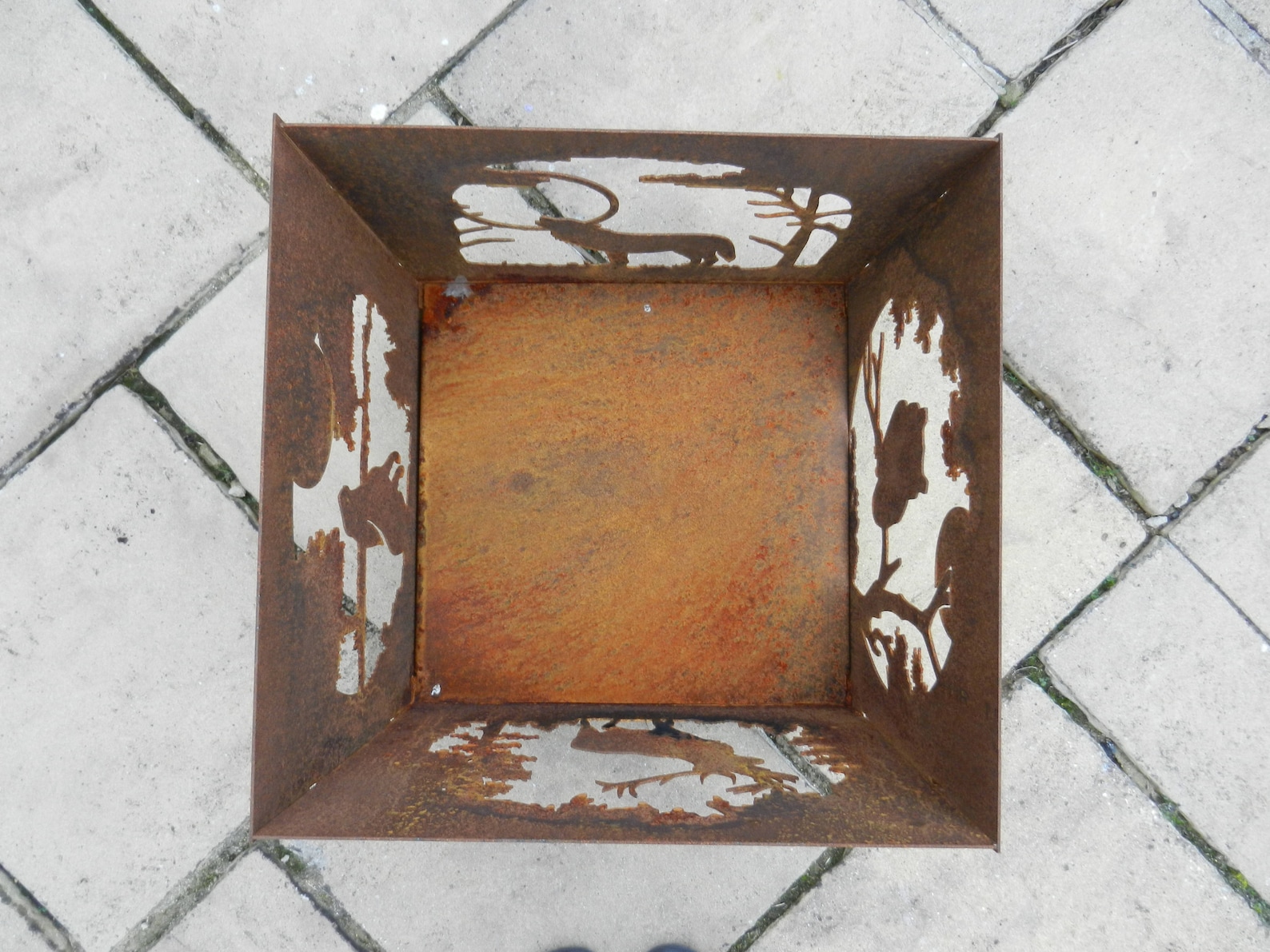 Rusty Metal Fire Pit / Decorative Fire Pit / Patio Heater / Chiminea ...