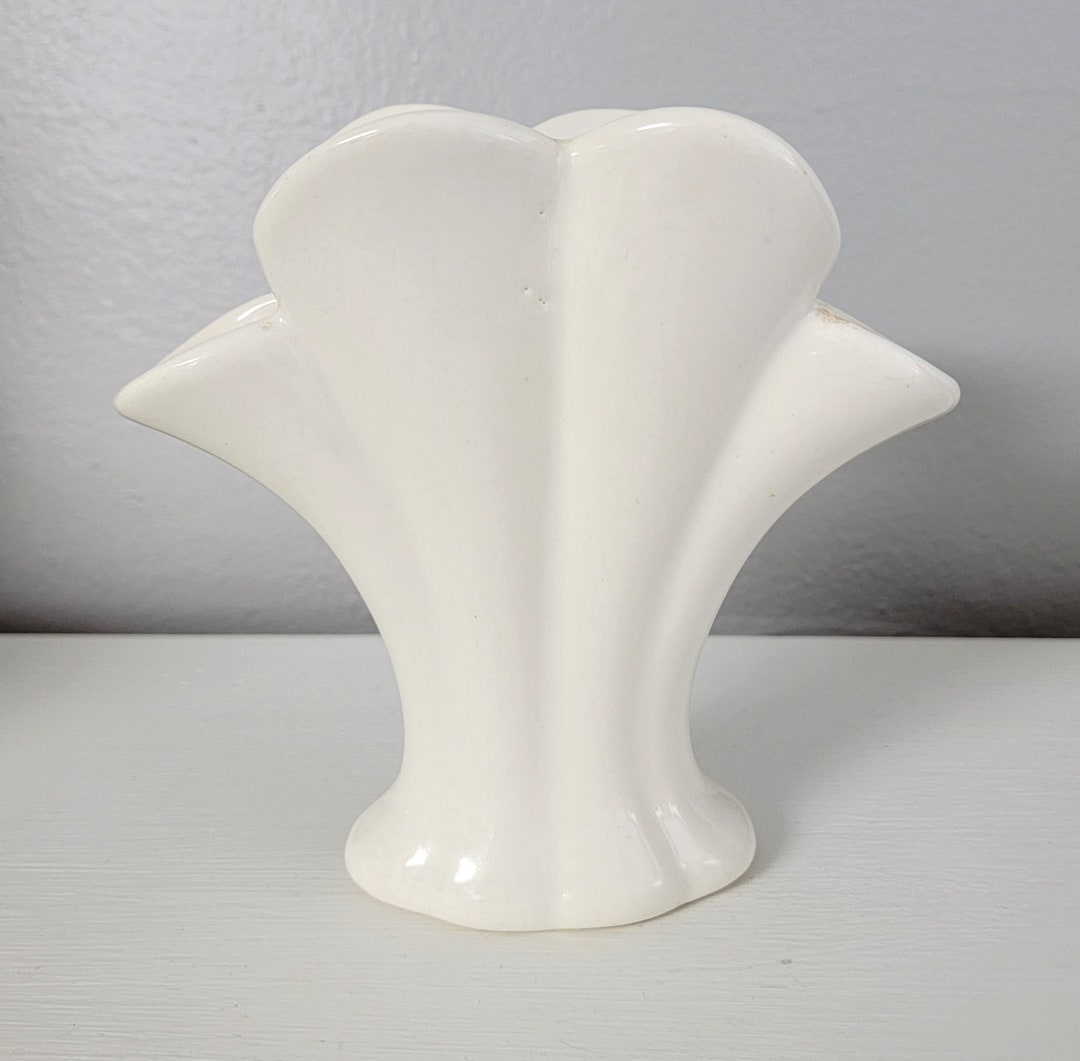 Vintage Camark Pottery Fan Vase - Etsy