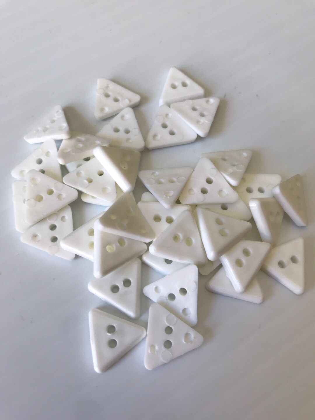 Vintage Buttons 40pcs Plastic White Gloss Triangle - Etsy UK