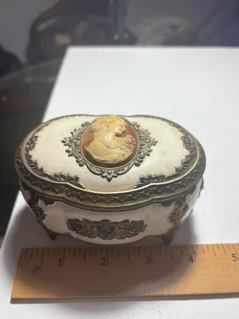 Vintage Cameo Musical Jewelry Box - Etsy