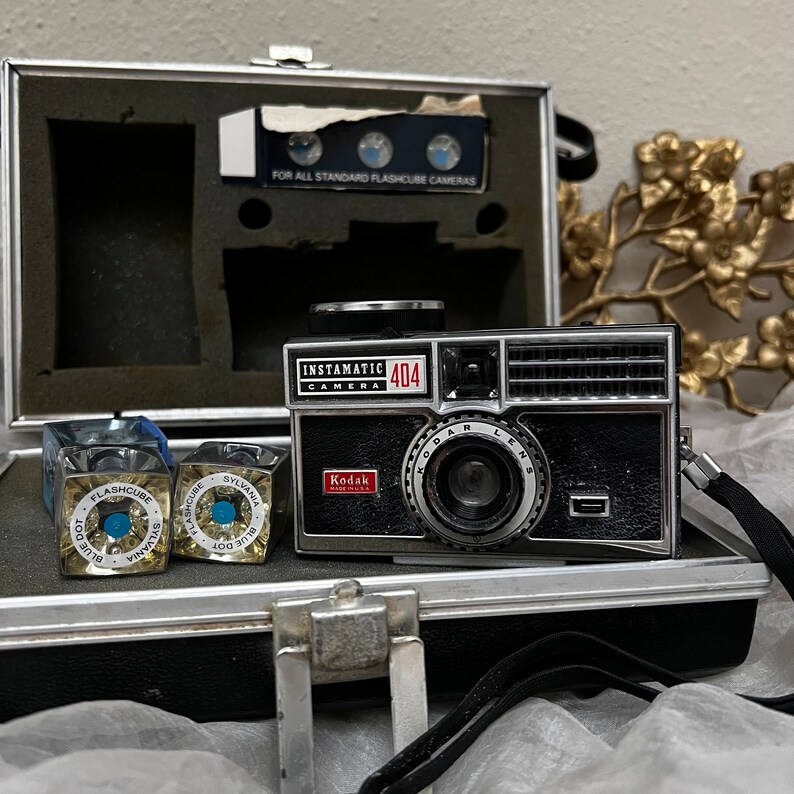 Vintage Kodak Instamatic Camera in Case With Flashbulbs - Etsy