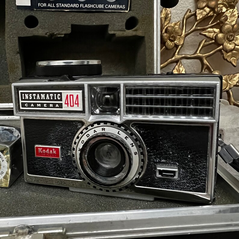Vintage Kodak Instamatic Camera in Case With Flashbulbs - Etsy