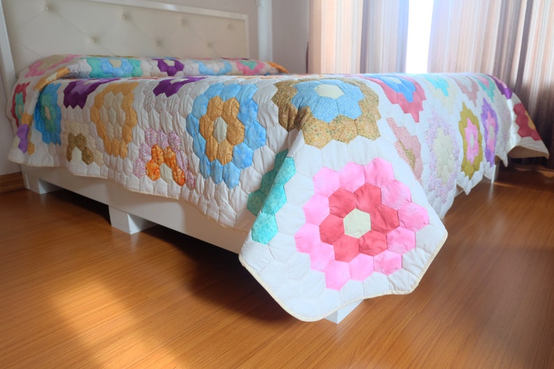 Sweet English Patchwork Quilt Grandmother's Flower Garden - Etsy