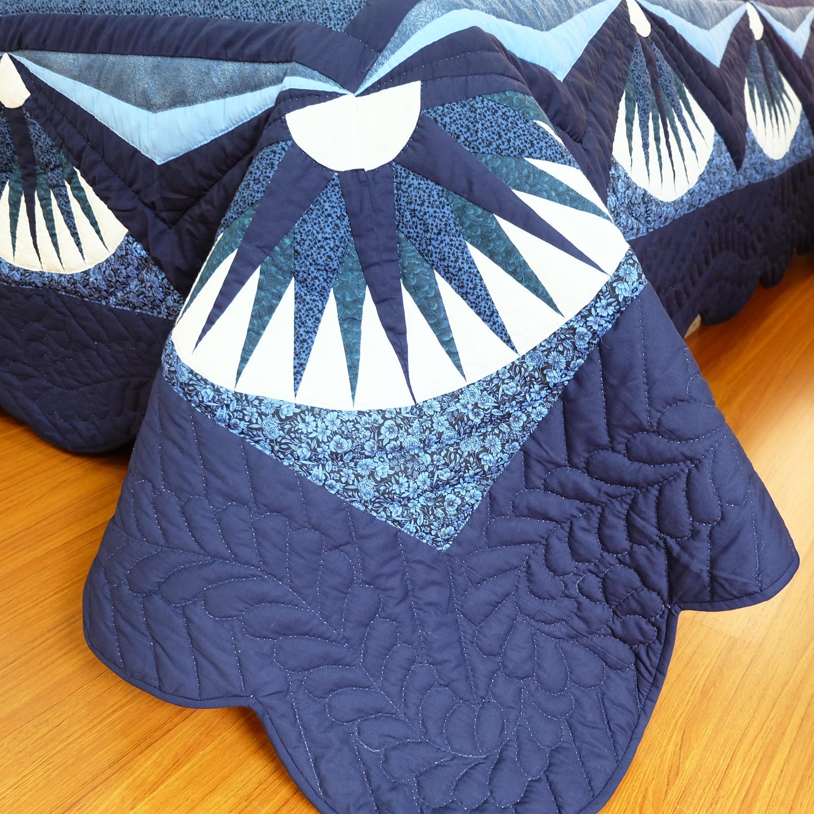 Custom Mariner's Compass Amish Quilt: Handmade Cotton Bedspread ...