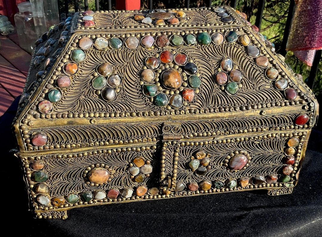 Agate Jewelry Box Inlaid With 200 Semi Precious Stones 13 Long Vintage ...