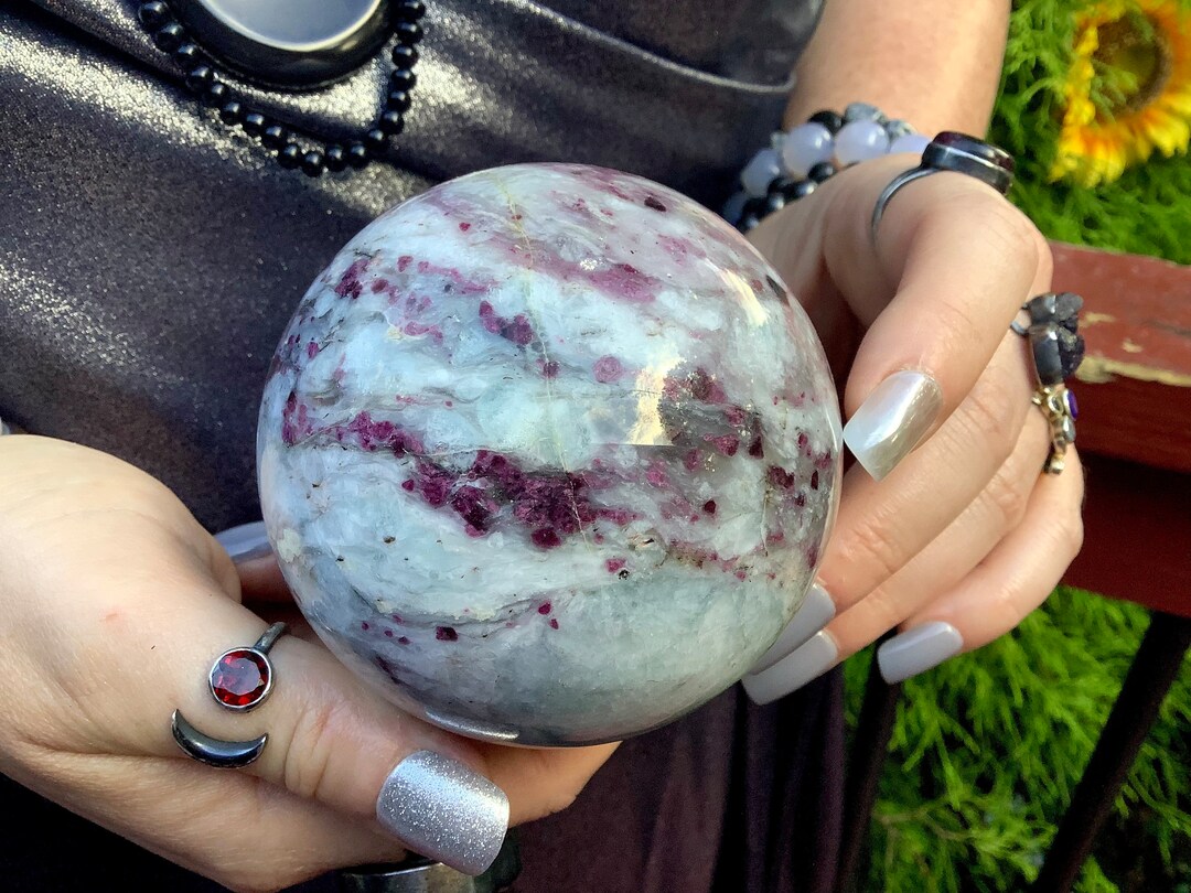 Bola de cristal de rubelita ~ Turmalina roja ~ 1 libra 6 oz ~ Esfera de ...