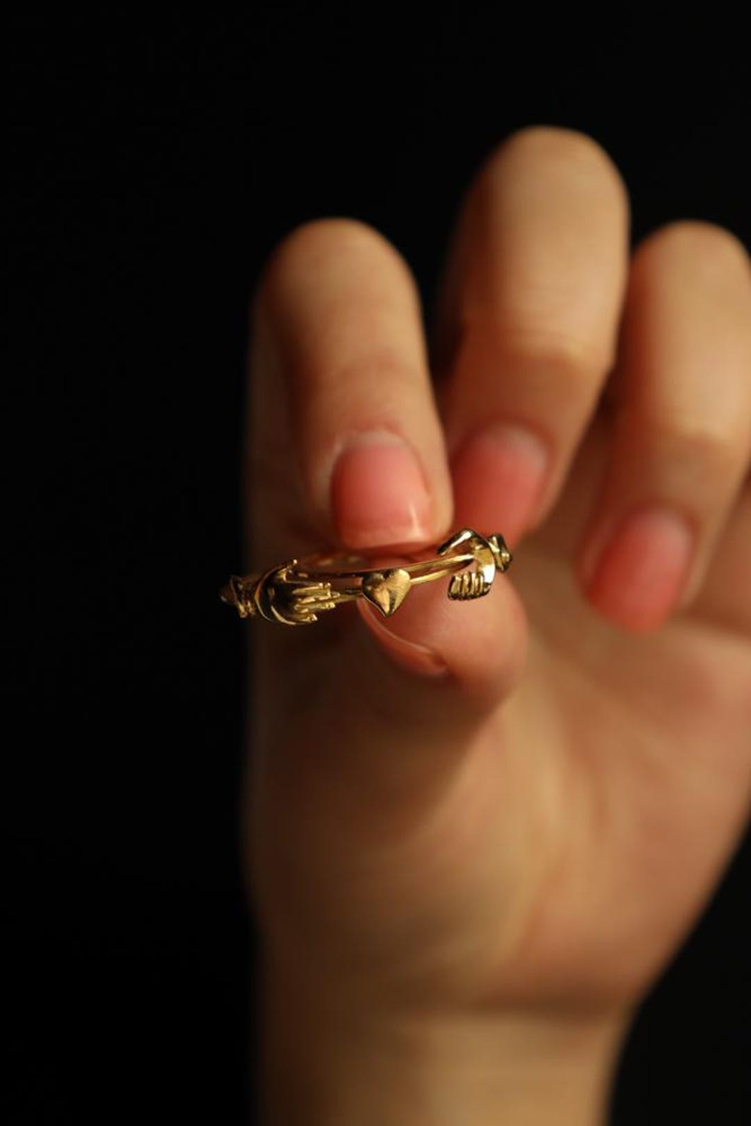 18k Gold Antique Moving Ring, Clasped Hands Fede Ring, Antique Style ...