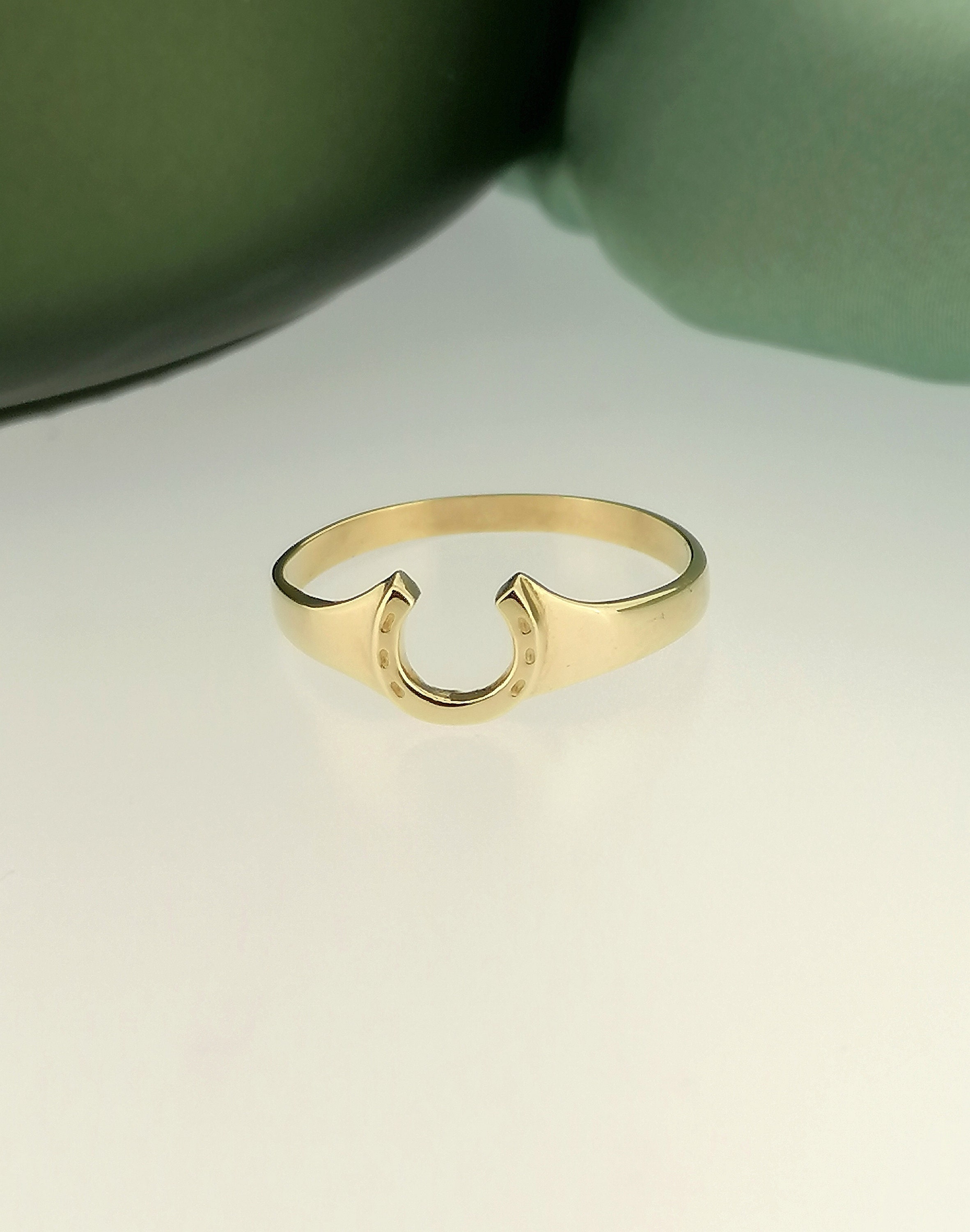 9ct gold horseshoe ring store