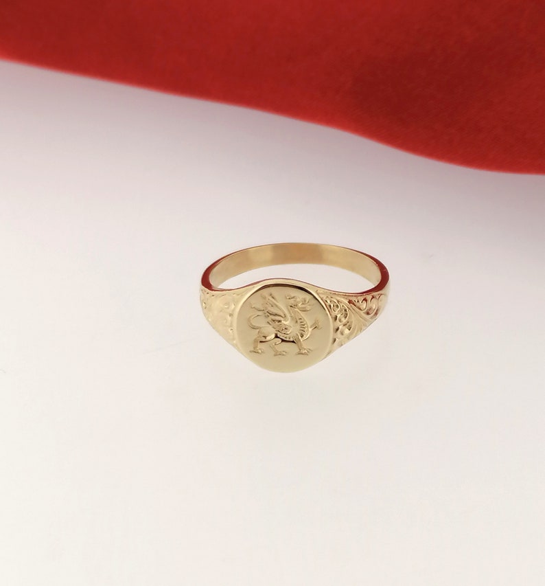 Solid 9ct Yellow Gold Welsh Dragon Oval Signet Ring With Scrolls ...