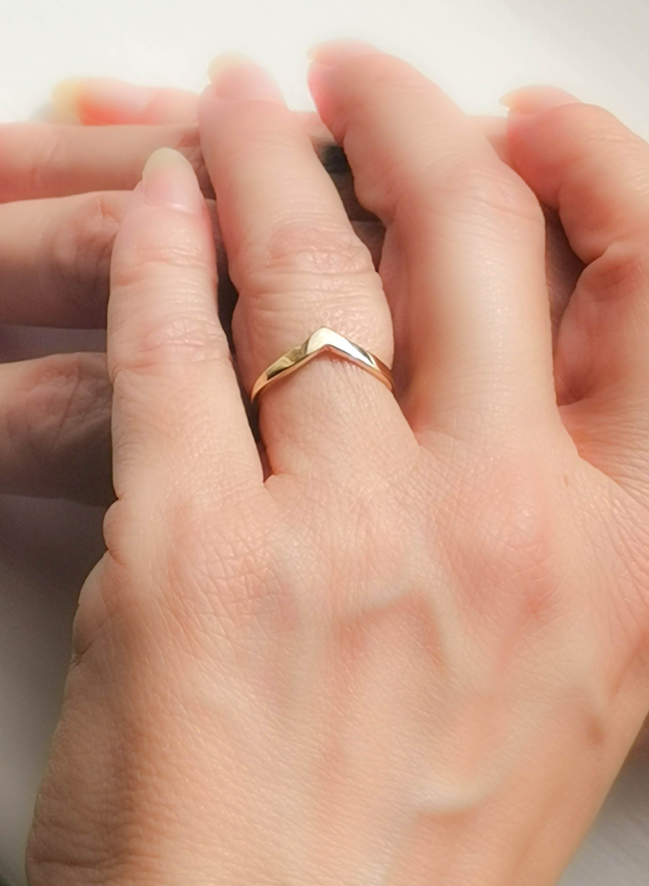 Solider 9 Karat Gelbgold Wishbone Ring minimalistischer V formiger Ring schmale Stapelring fur Frauen britisches Symbol der Liebe und viel Gluck Etsy