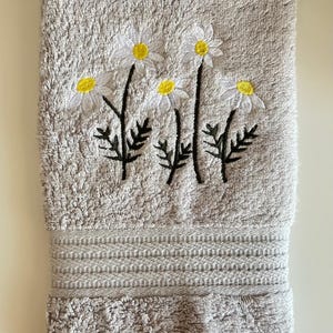 Daisy Embroidery Design | Wildflower Floral Pattern | Delicate Flower Embroidery | Instant ...