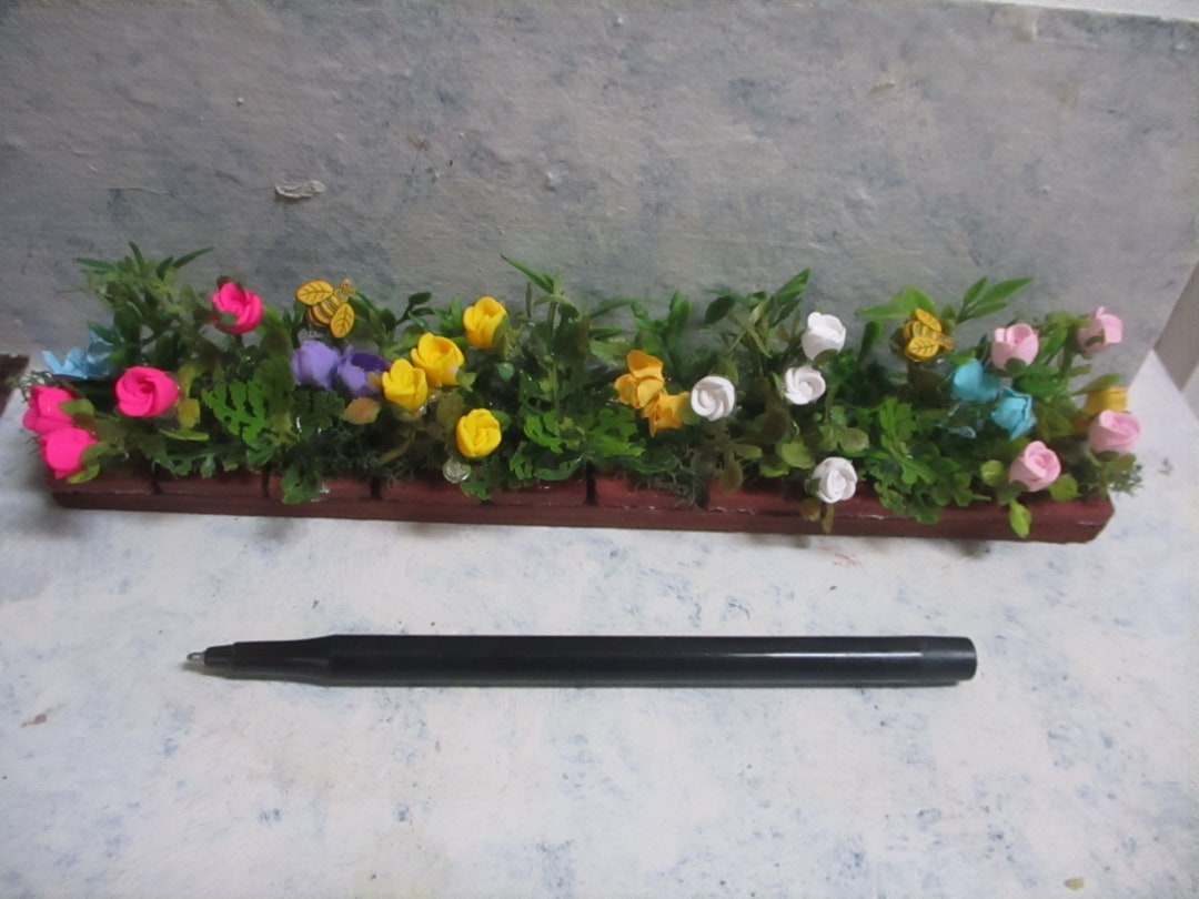 Miniature Doll/dollhouse/diorama Brick Border Side Garden of Roses and ...