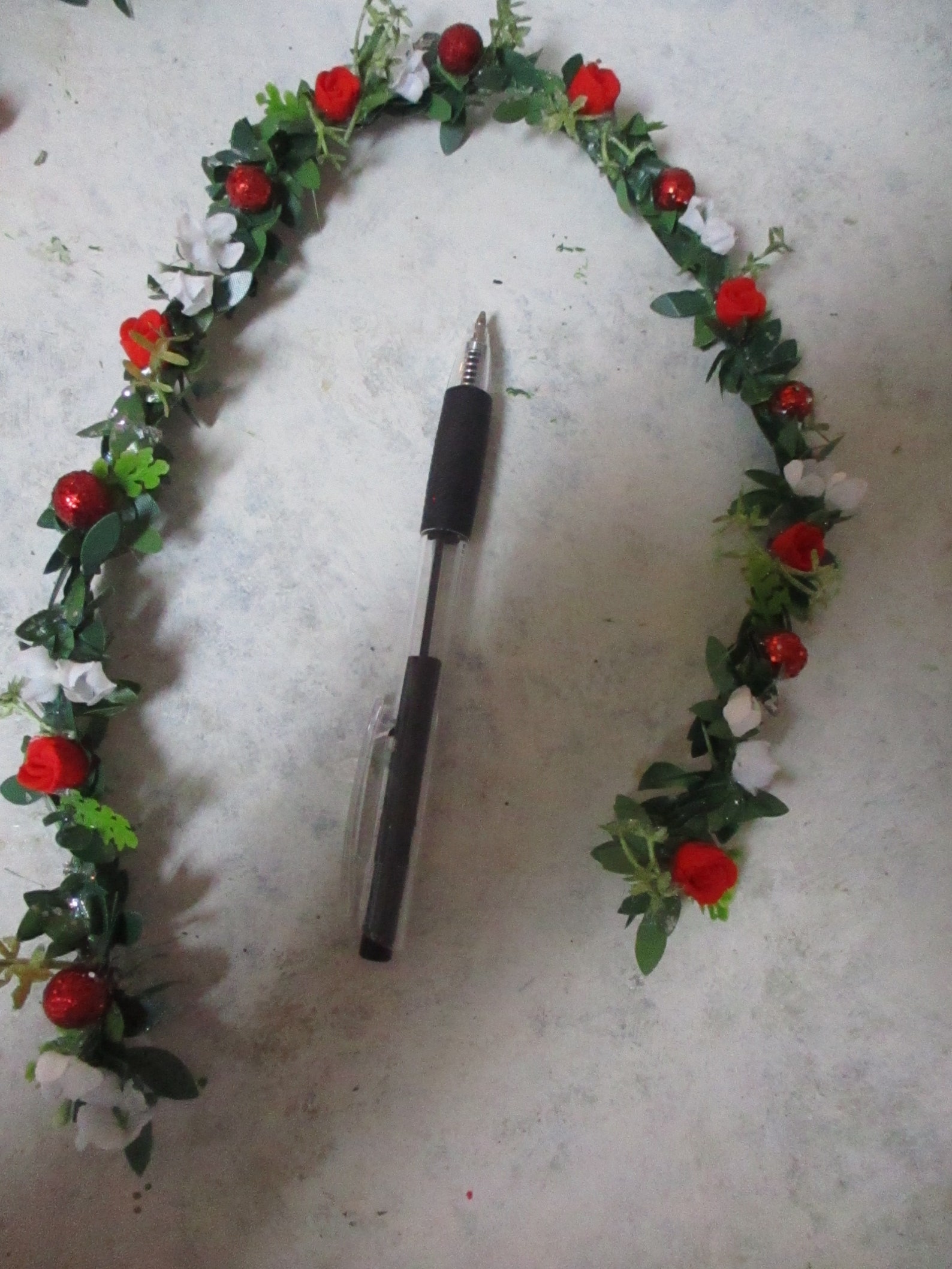 18 Miniature Wired Leaf Garland of Polymer - Etsy