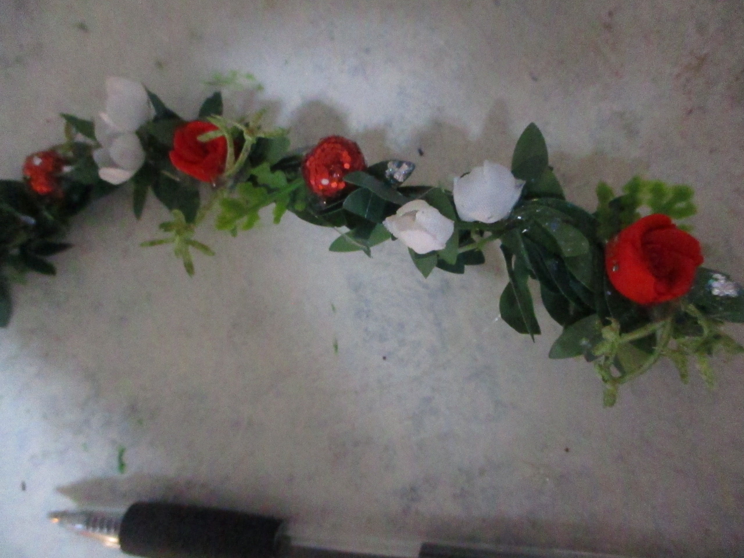 18 Miniature Wired Leaf Garland of Polymer | Etsy