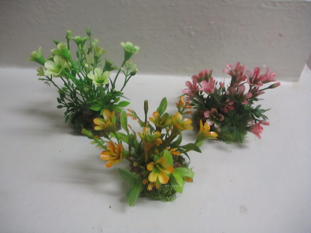 Miniature Lily Plant Set: Dollhouse Garden Decor - Etsy