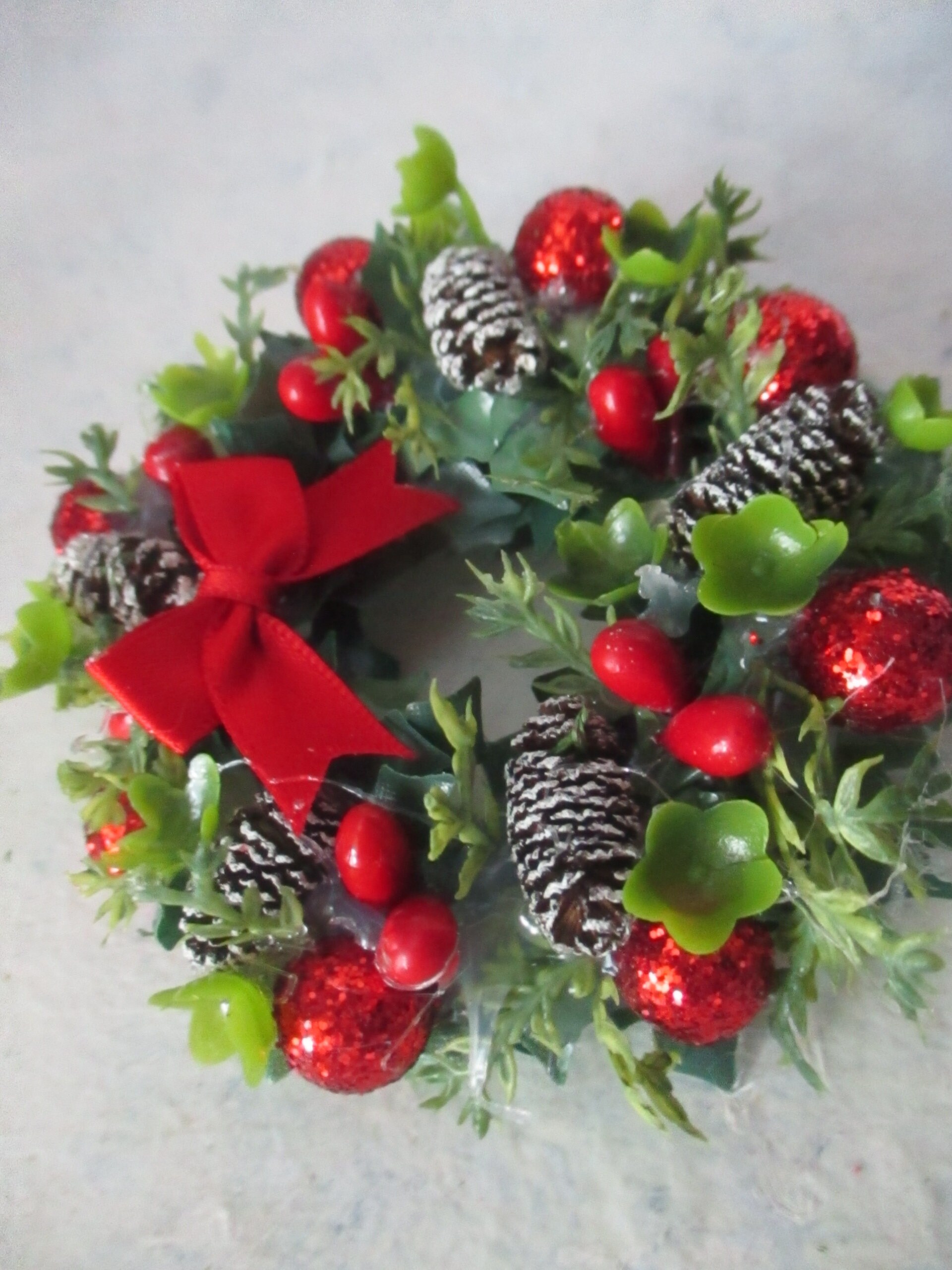 Miniature Christmas Wreath: Dollhouse Holly Wreath With Red Berries - Etsy
