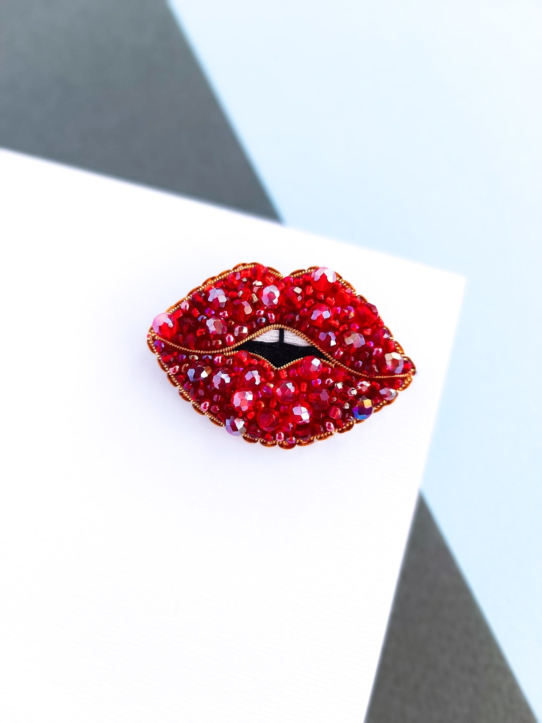 Broche lèvres brodées épingle bouche rouge Broche lèvres chaudes perlée ...