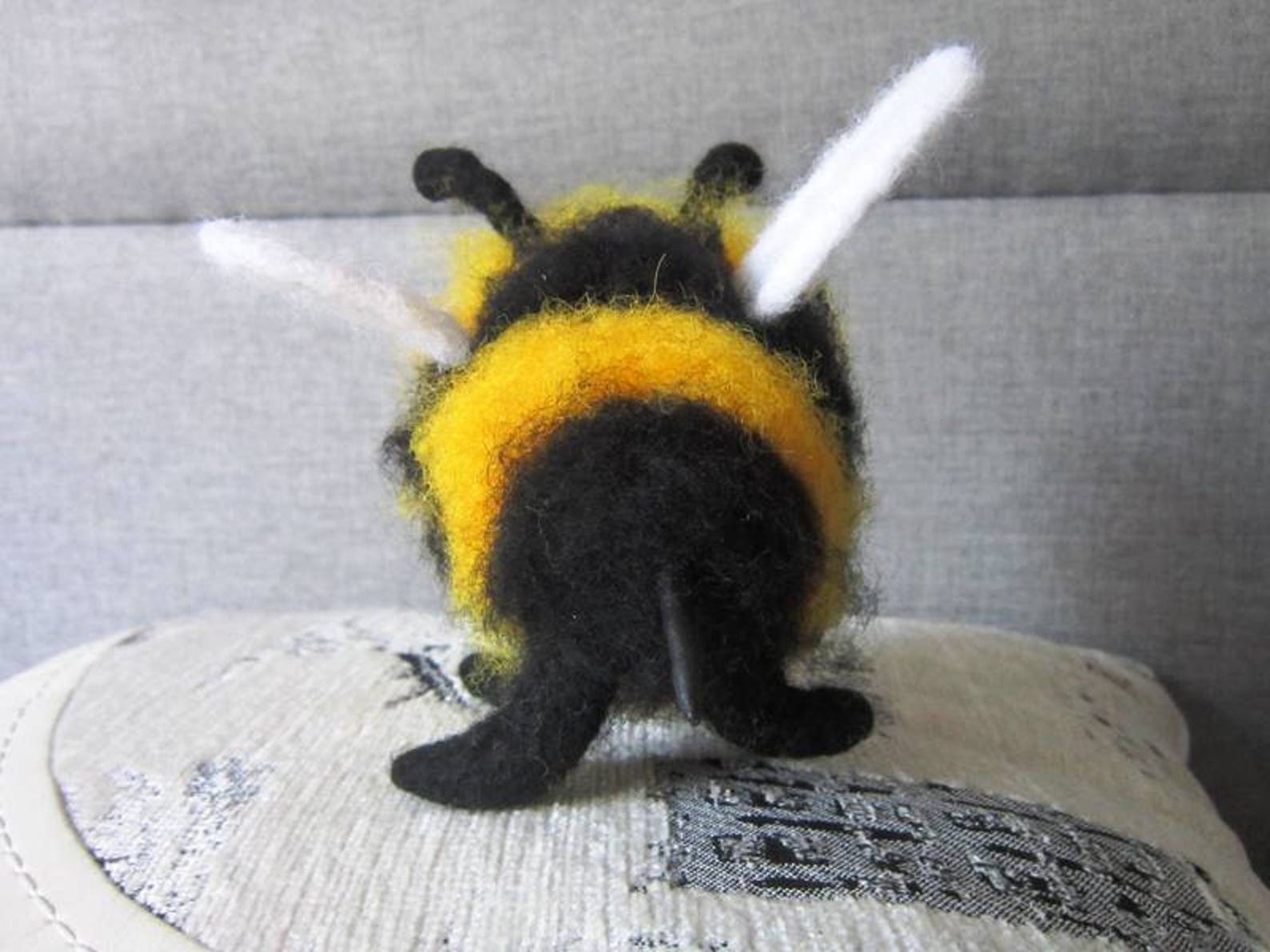 Needle Felted Bee/wool Bee/made to Order/funny Bee/felt - Etsy