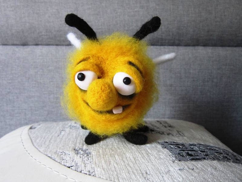 Needle Felted Bee/wool Bee/made to Order/funny Bee/felt - Etsy