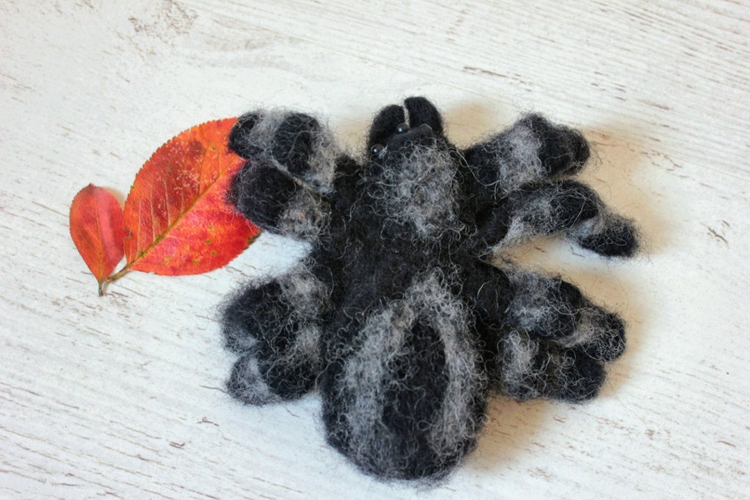 Needle Felted Spider Brooch: Wool Tarantula, Halloween Accessory - Etsy
