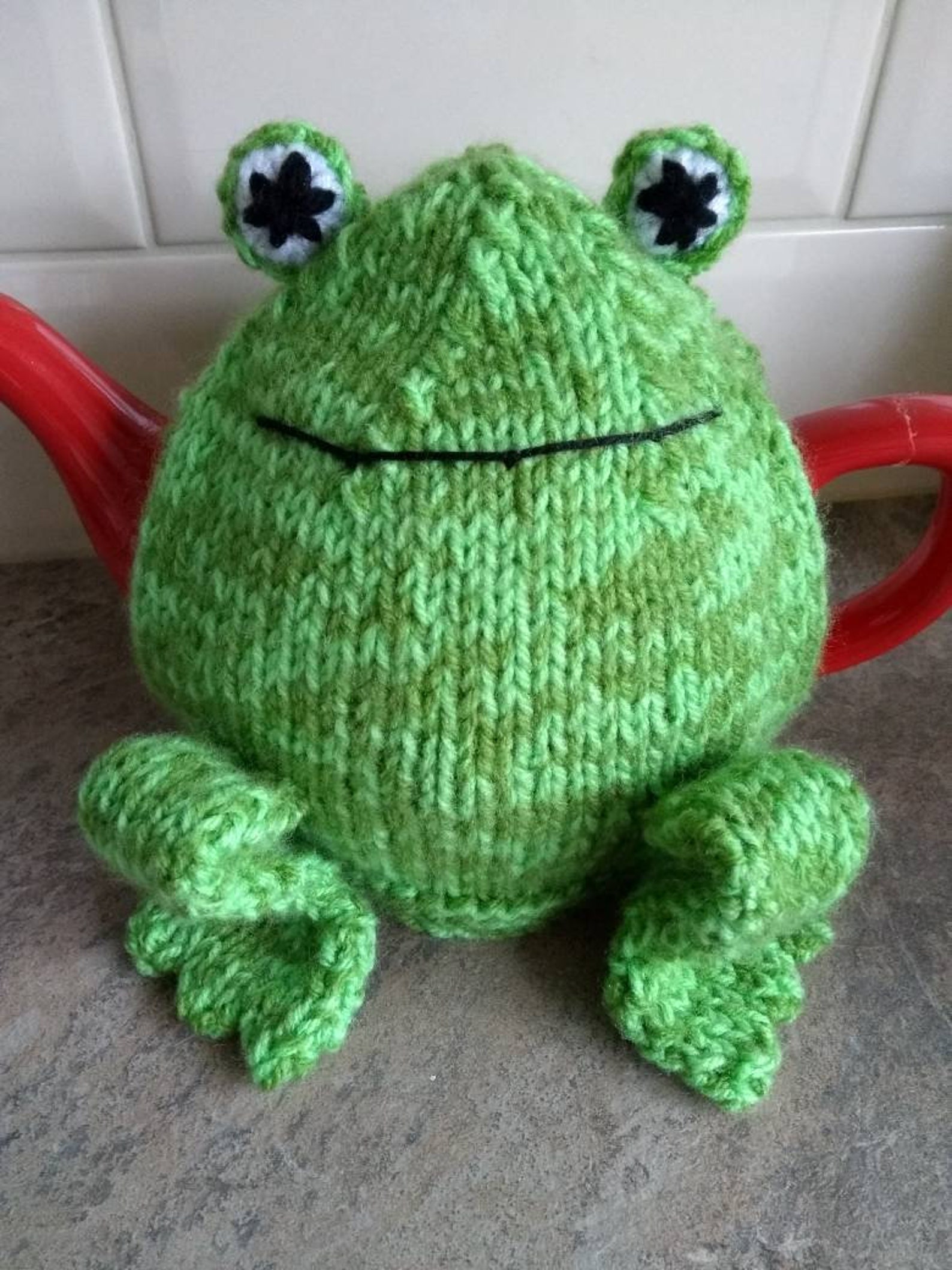 Freddie Frog hand-knitted tea cosy. Medium size | Etsy