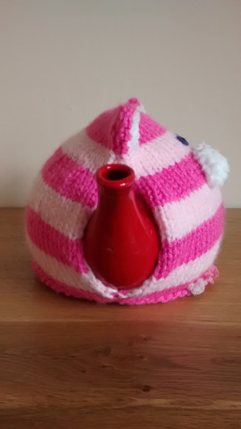 Hand-knitted Bagpuss Tea Cosy. - Etsy UK