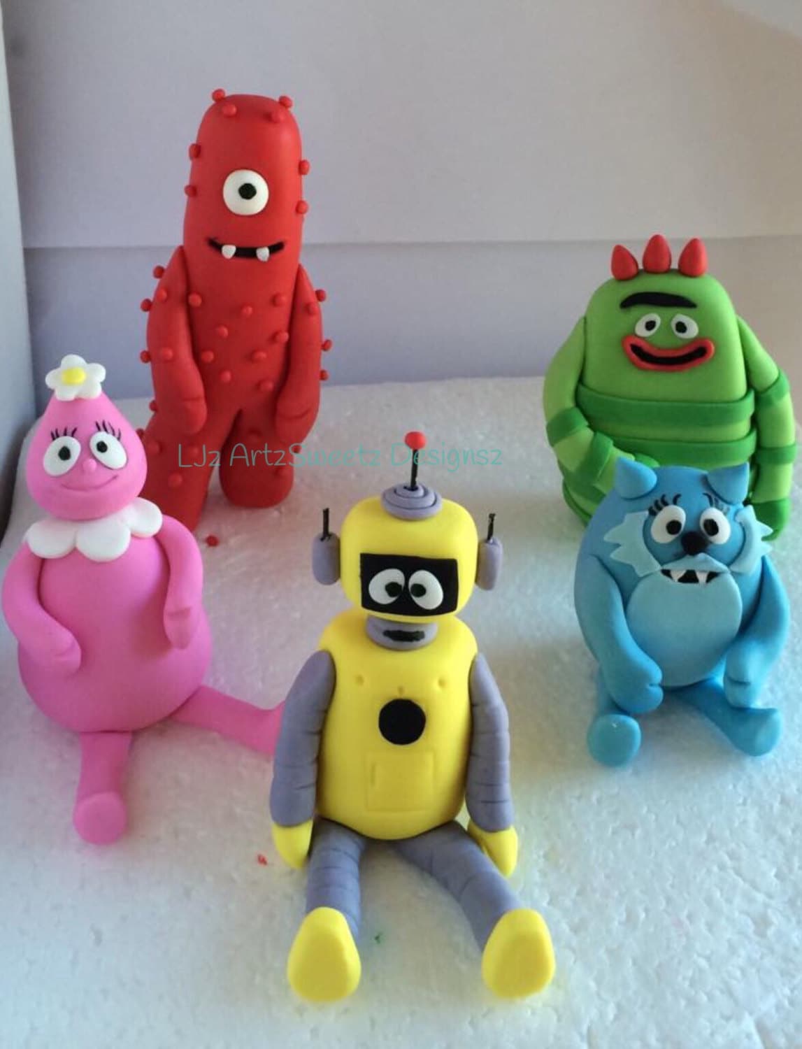 Yo Gabba Gabba Brobee Cake