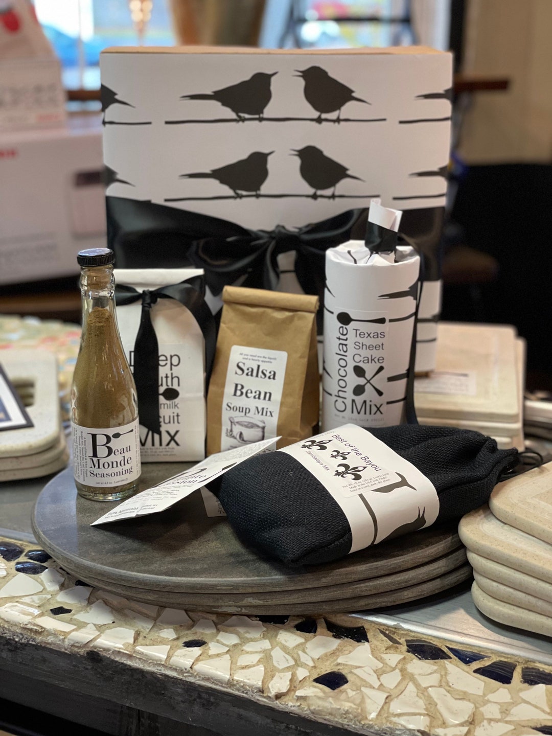 Southern Comfort Gift Box Jambalaya, Salsa Bean Chili, Buttermilk ...