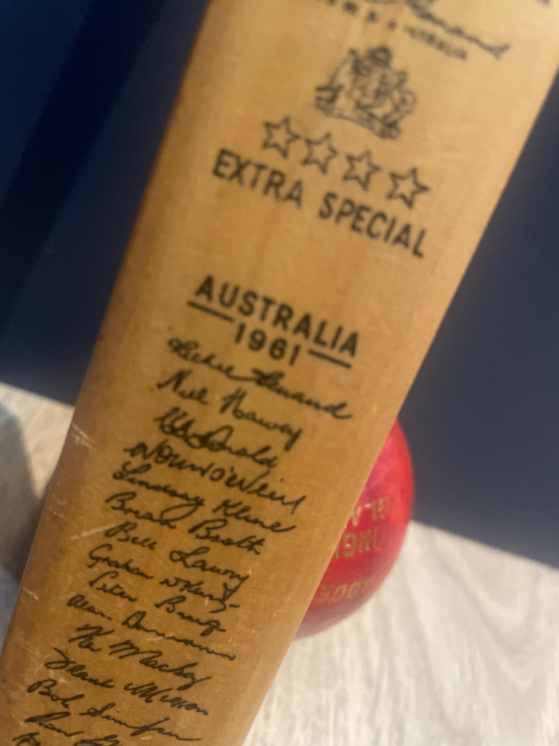 Vintage Miniature Cricket Bat Signed (fascimile) by the Australia ...