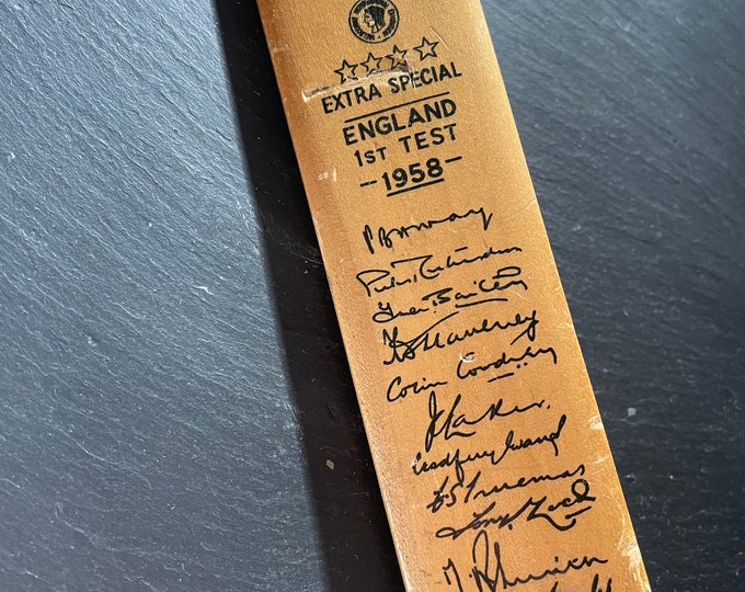 England 1958 Miniature Cricket Bat / Facsimile Signatures by 11 of the ...