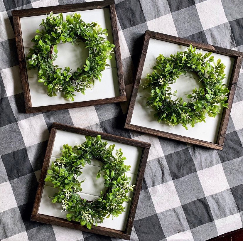 Small Framed Boxwood Wreath // Farmhouse Decor // Rustic Decor - Etsy