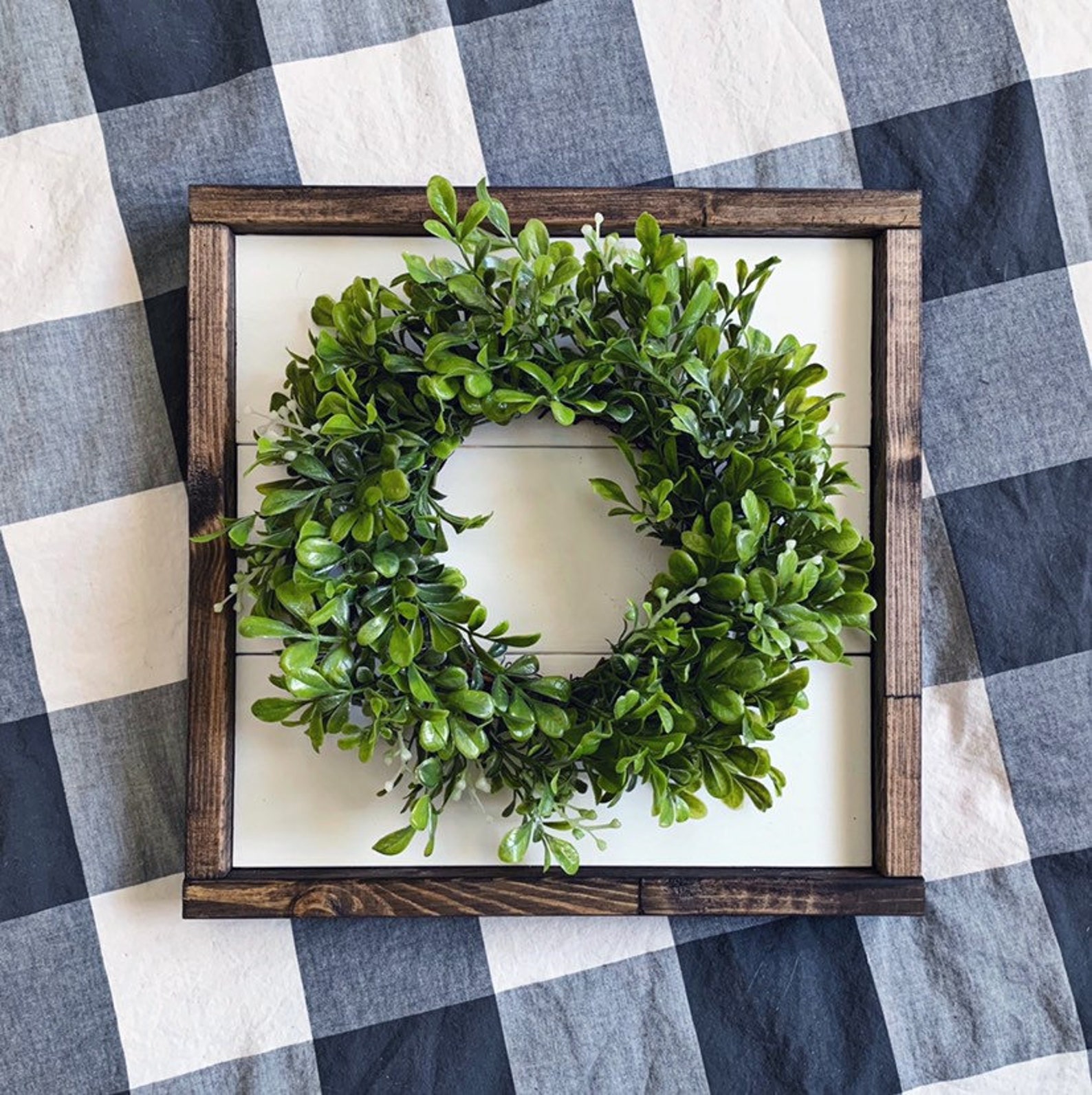 Small Framed Boxwood Wreath // Farmhouse Decor // Rustic Decor - Etsy