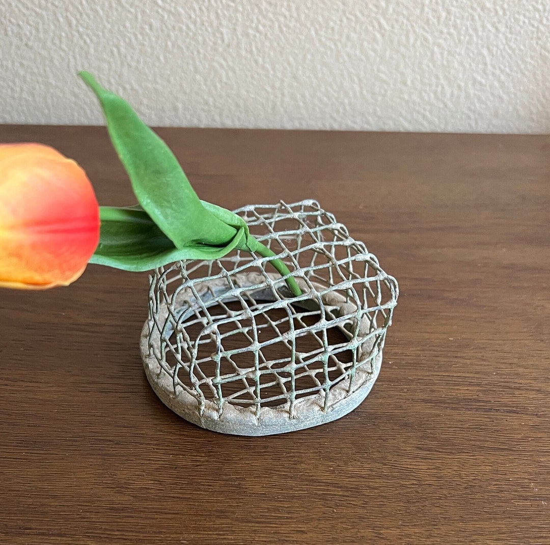 Vintage Round Foral Wire Frog, Floral Wire Frog, Metal Flower Stem ...