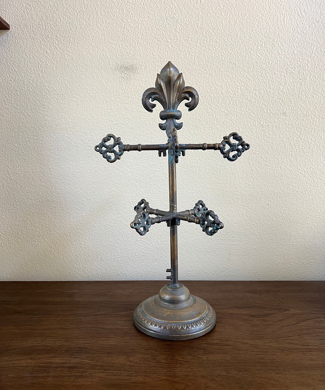 Vintage Metal Coffee Cup Teacup Tree Fleur De Lis Mug Tree Mug Stand ...