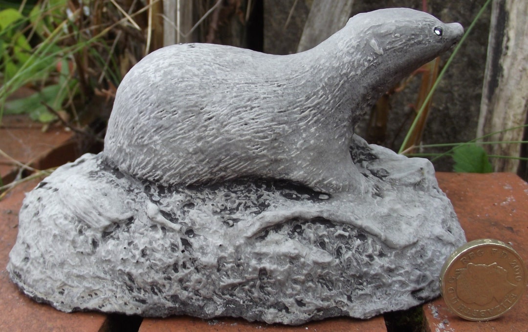 Small Badger on a Rock Stone Garden Ornament Hand Cast 13x7x7 Cms 692 ...