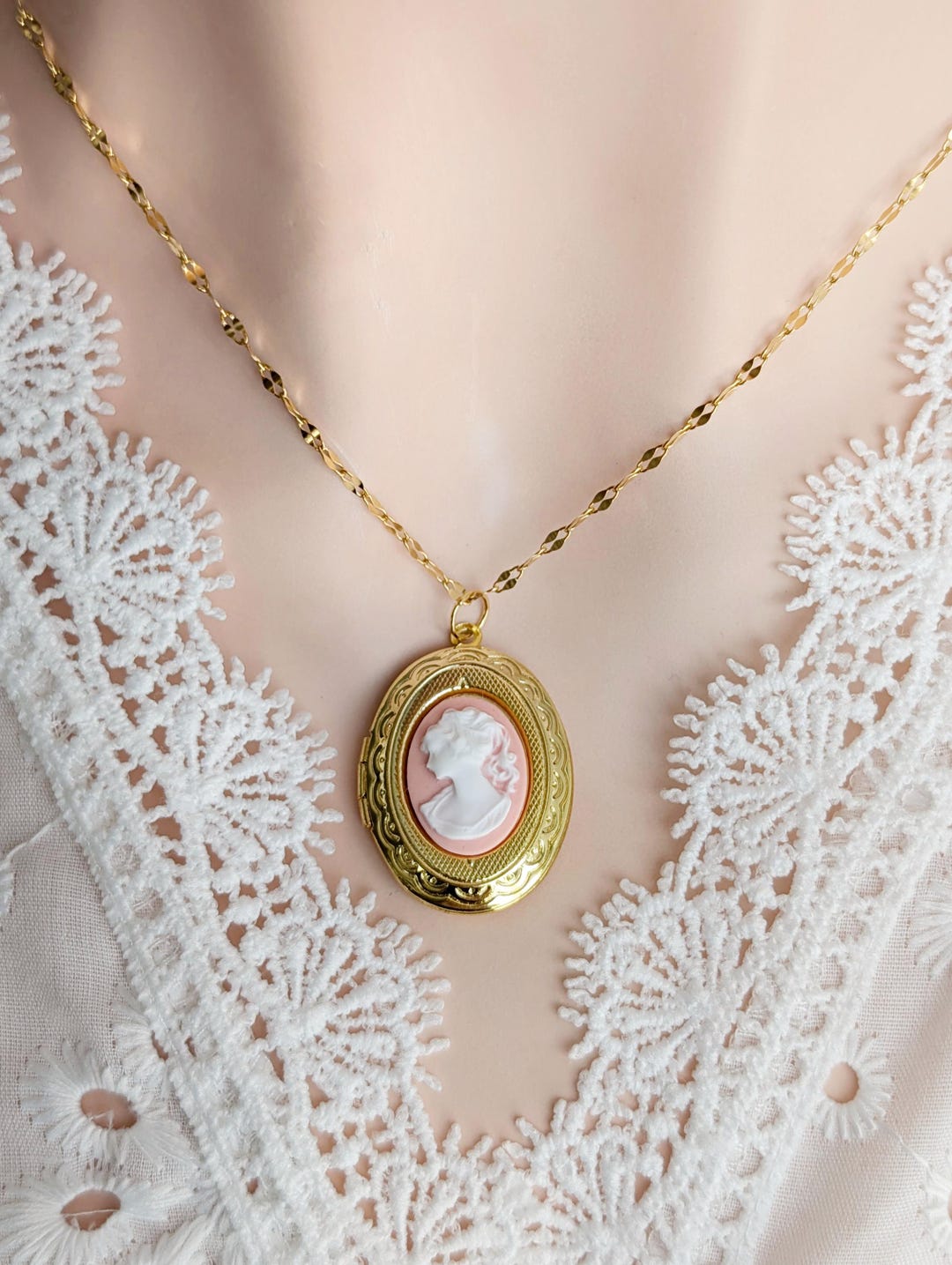 Oval Cameo Locket Necklace: Golden Vintage Style Keepsake - Etsy UK
