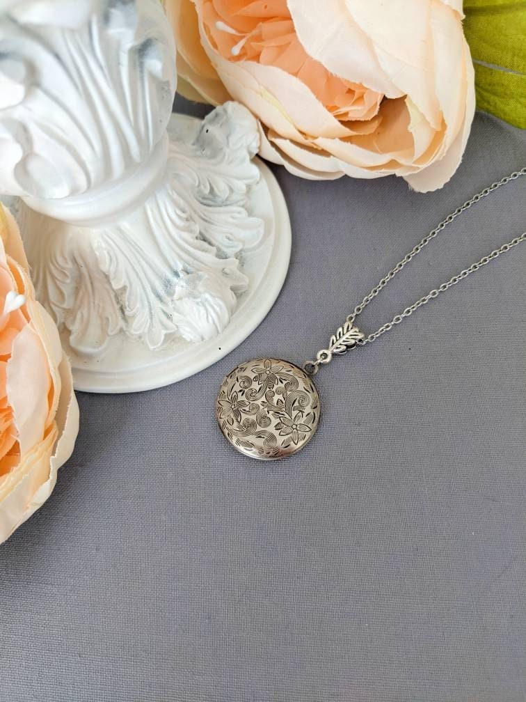 Silver Locket for Women Round Locket Necklace Floral Locket | Etsy Canada