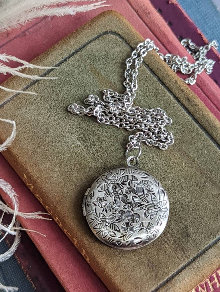 Silver Locket for Women, Round Locket Necklace, Floral Locket, Photo ...