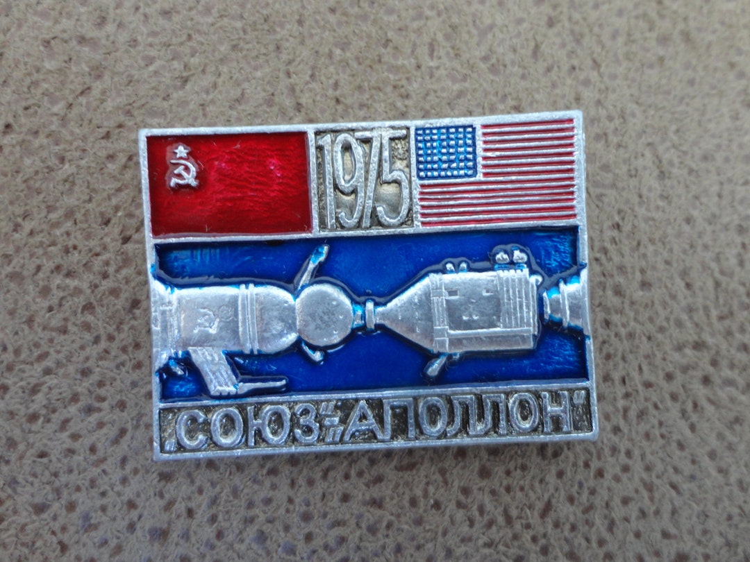 Soyuz-apollo. Soviet Vintage Enameled Pin - Etsy