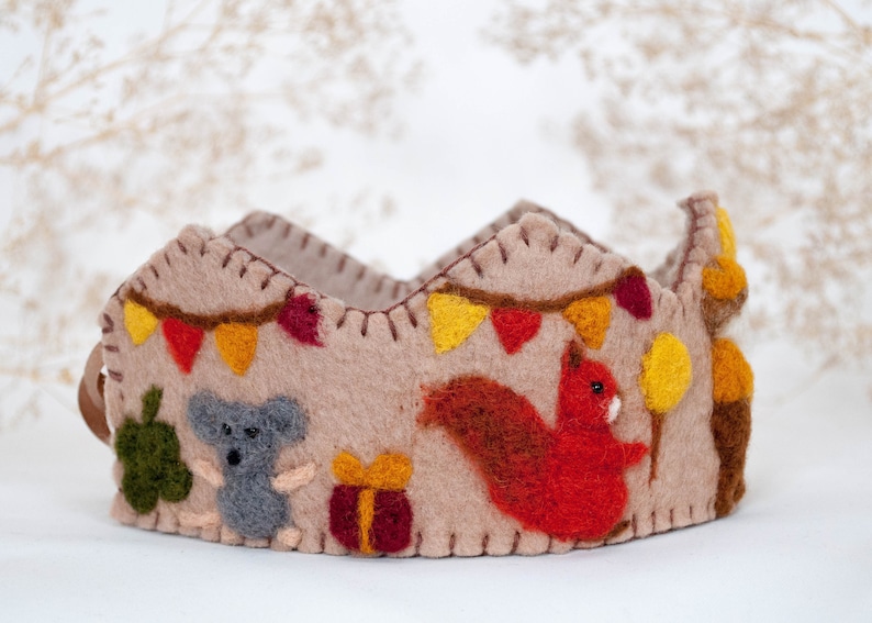 Waldorf Personalized Crown, Wool Birthday Crown for Boy, Lion, Squirrel ...