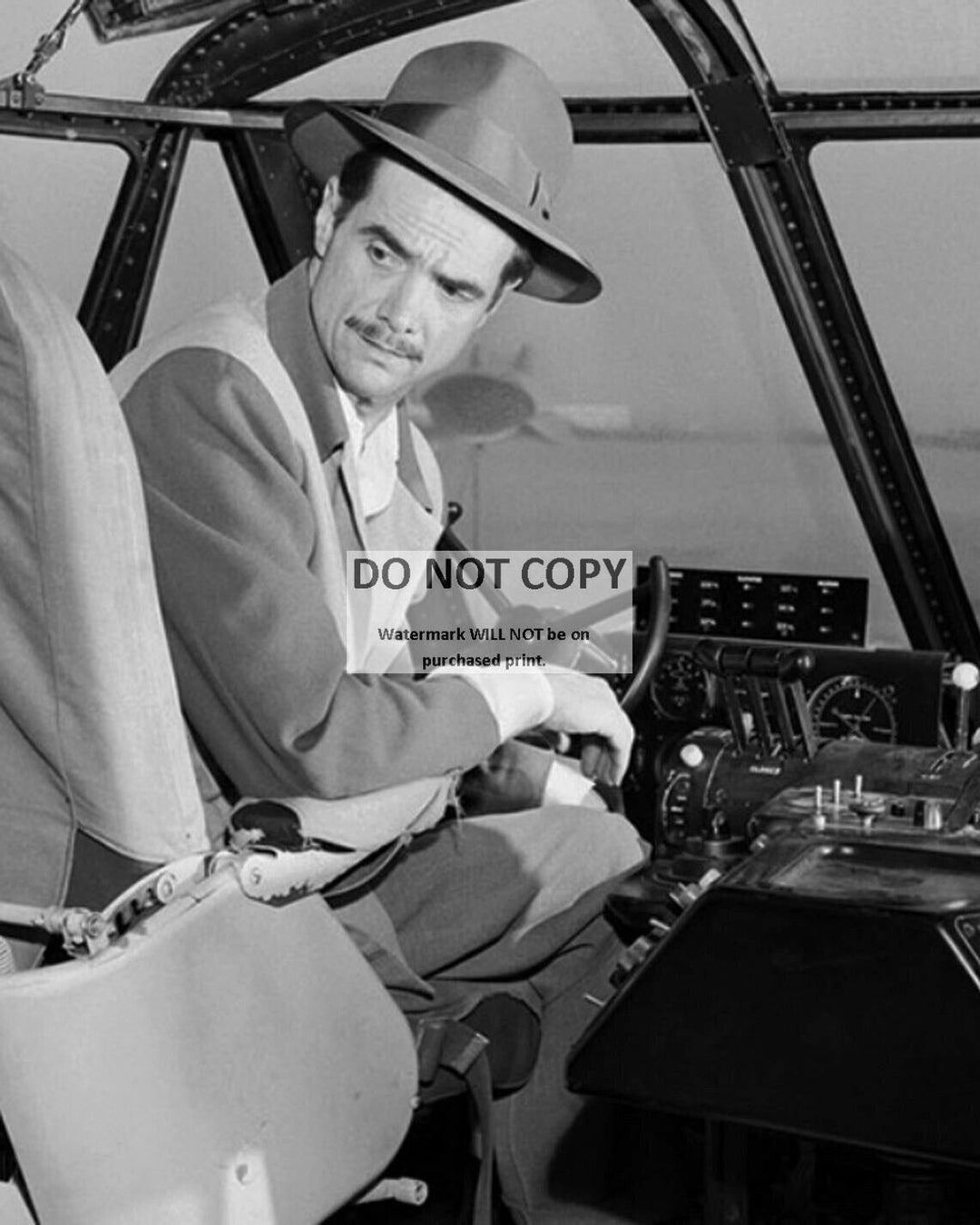 Howard Hughes Sits In The Cockpit Of The Spruce Goose Aircraft 5x7 8x10 Or 11x14 Photo Dd 953