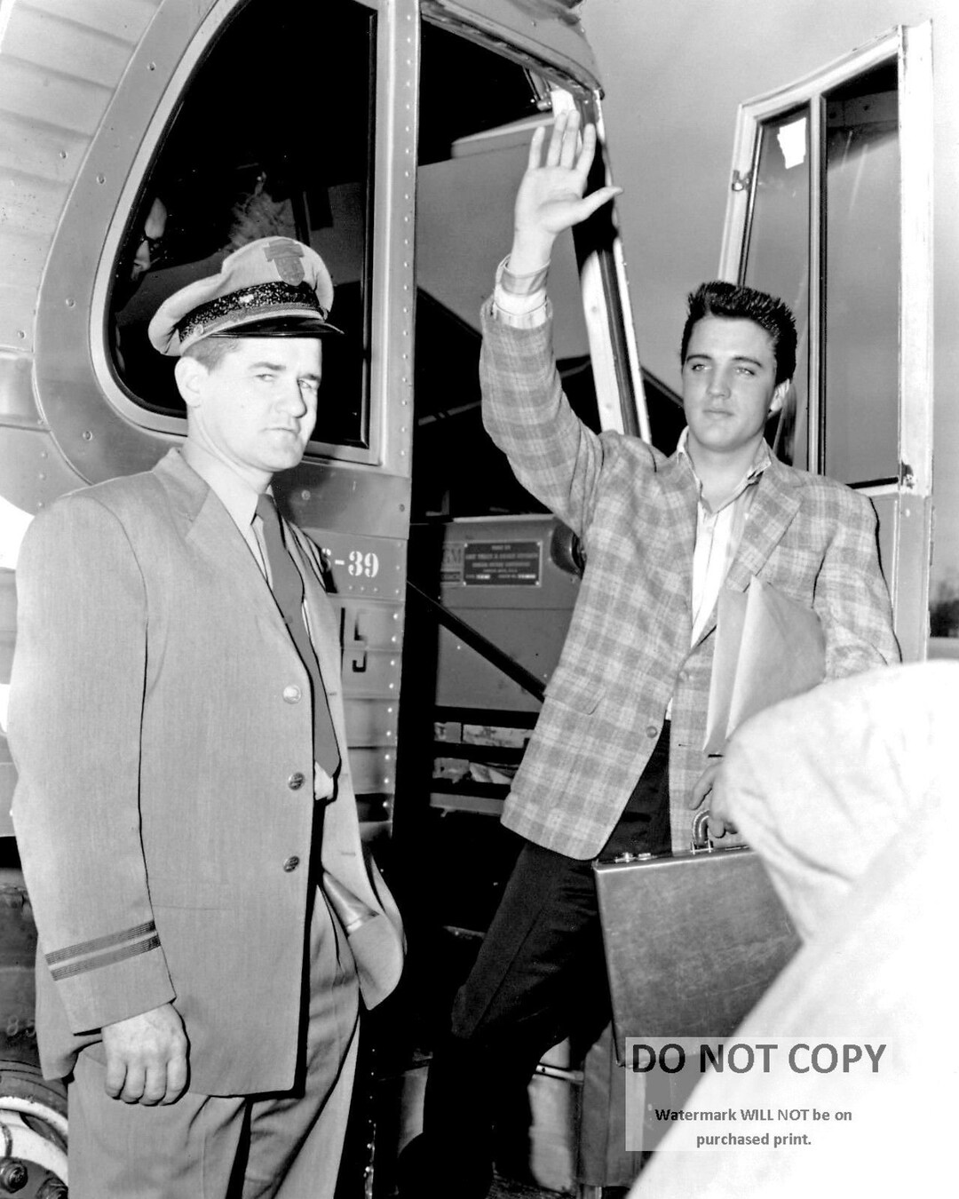 Elvis Presley Boards Bus for Fort Chaffee to Begin Tour of Duty in Army ...