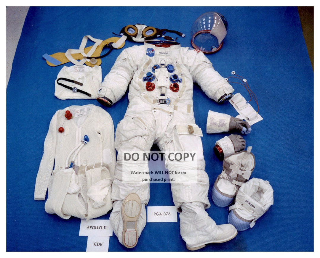 8X10 Photo of Apollo 11 NASA Astronaut Neil Armstrong Space Suit BB-040 ...