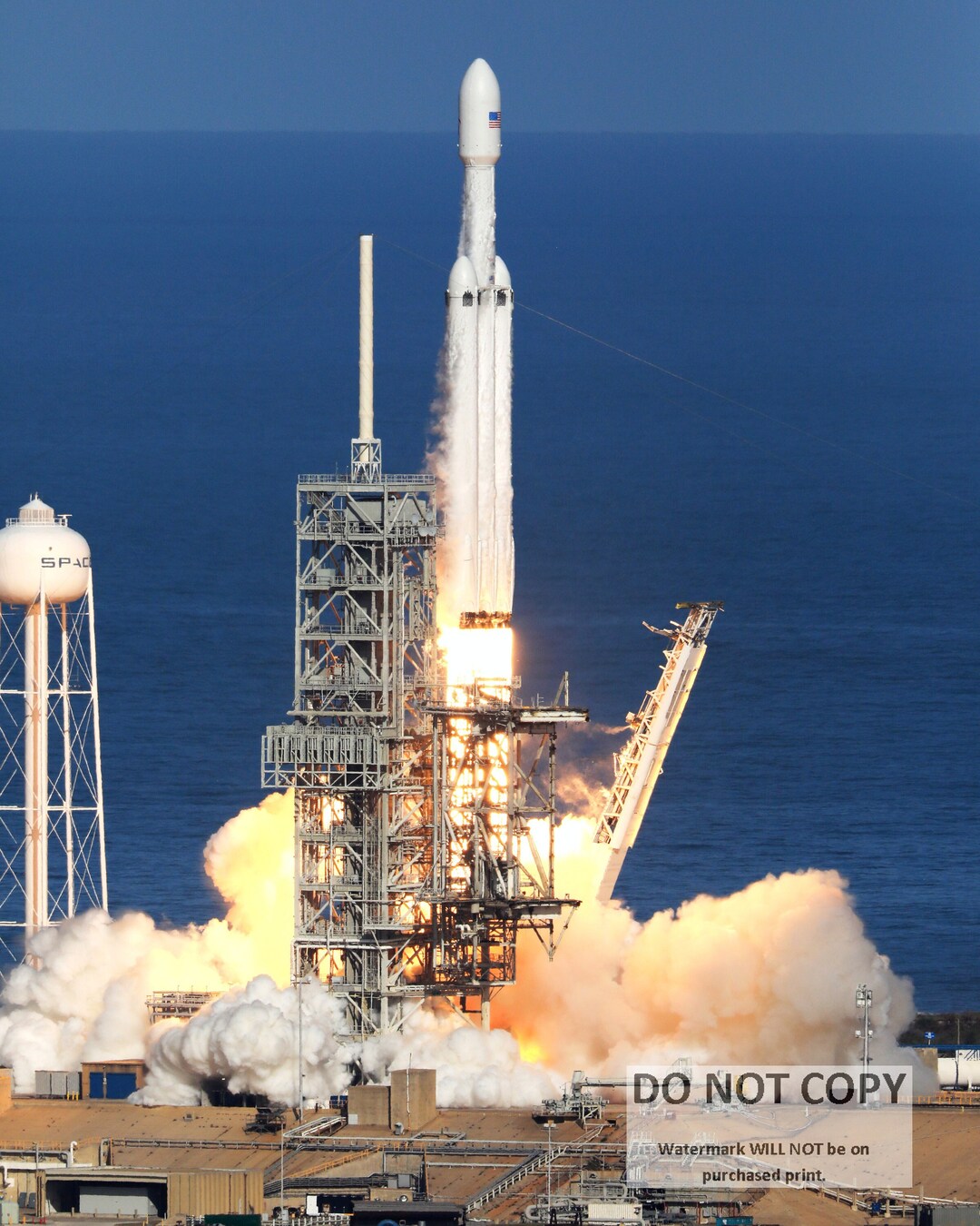 Spacex Falcon Heavy Lift off From Launch Pad 39A at the Kennedy Space ...